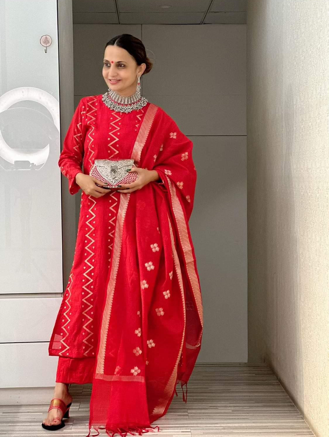 Aaradhya Best Seller Suit – ANUROOP